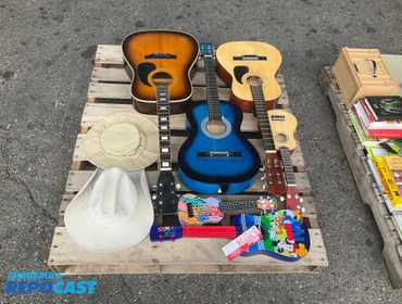 Repocast.com® | Lot including: (6) assorted guitars...
