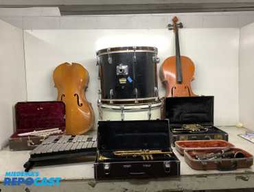 Repocast.com® | Lot of musical instruments and cases...