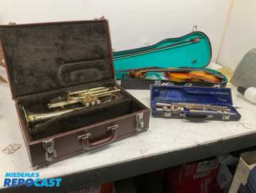 Repocast.com® | Lot of (3) Musical Instruments...