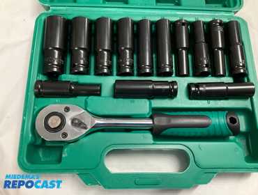 Repocast.com® | Near New 14-Piece Socket Ratchet...