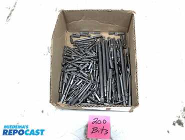 Repocast.com® | lot of Assorted Phillips and torx bits...