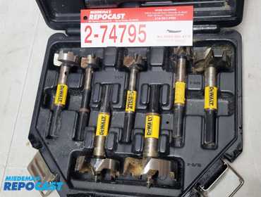 Repocast.com® | DeWalt wood auger hole saw drill bit set.