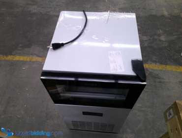 LiquidBidding | SOZT White Commercial Ice Maker. Item...