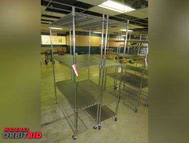 Orbitbid.com® | Lot of (2) rolling Metro style racks,...