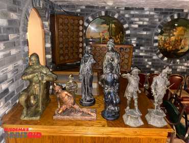 Orbitbid.com® | Lot of (8) decorative figurines, sizes...