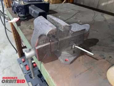 Orbitbid.com® | (1) Milwaukee bench mount vise with...