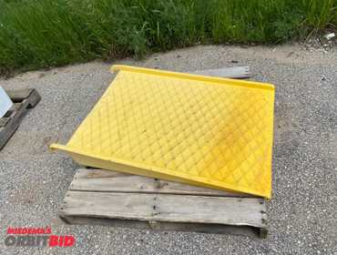 Orbitbid.com® | (1) Heavy duty poly ramp, 32" x approx...