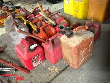 Orbitbid.com® | Large lot of assorted gas cans,...