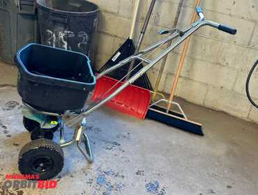 Orbitbid.com® | (1) Empro manual salt spreader, approx...