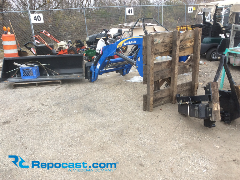 Repocast.com® | New Holland tractor 270TL front end...