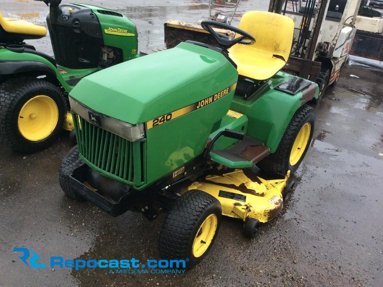 Repocast.com® | John Deere, model 240 garden tractor...