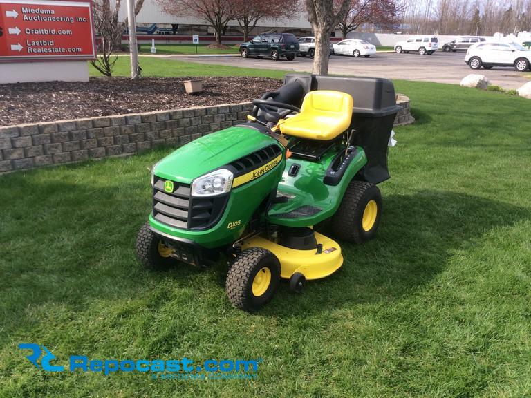 Repocast.com® | Lot of (1) John Deere D105 auto lawn...
