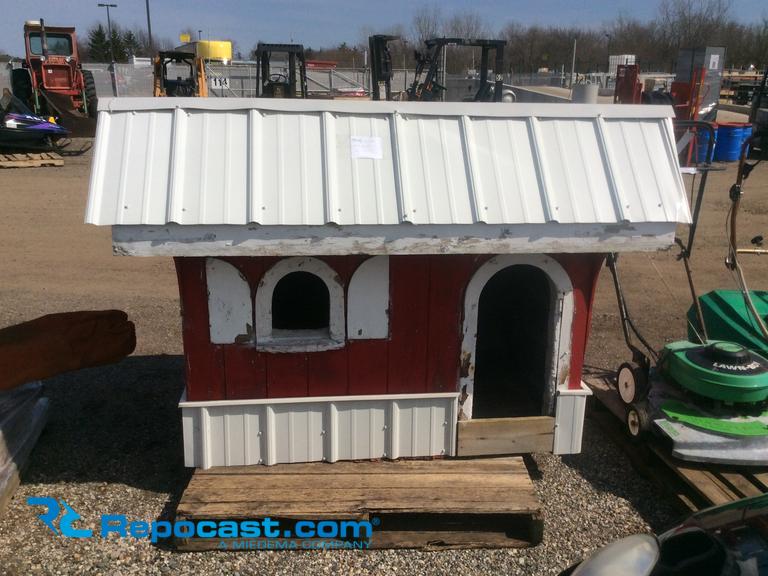 Repocast.com® | Wood and metal dog house with...