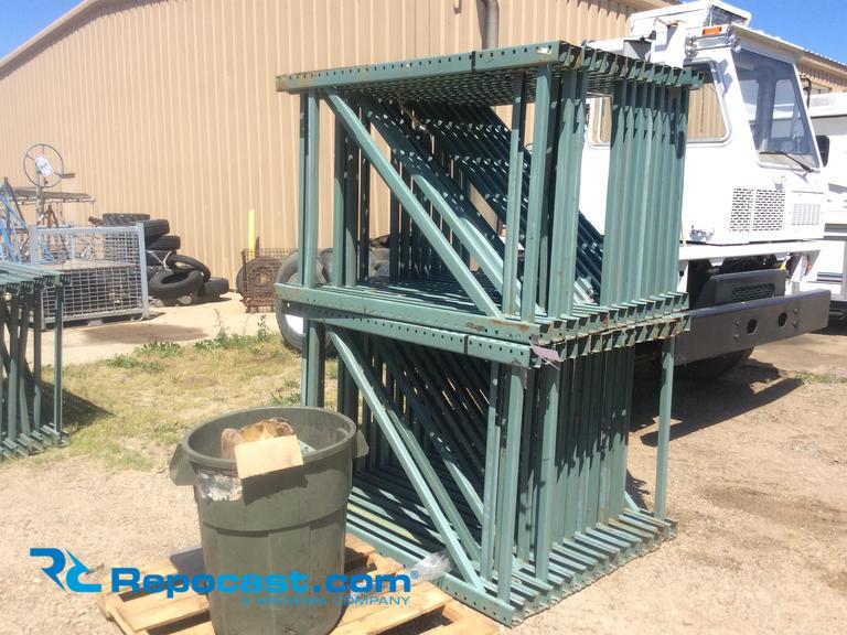 Repocast.com® | (30) new style Interlake pallet rack...