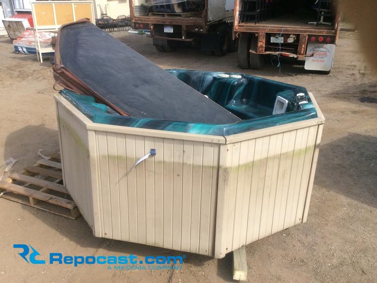 Repocast.com® | Emerald spas elite hot tub, 7 person,...