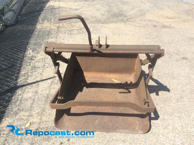 Repocast.com® | Forward facing 3 point scoop bucket,...