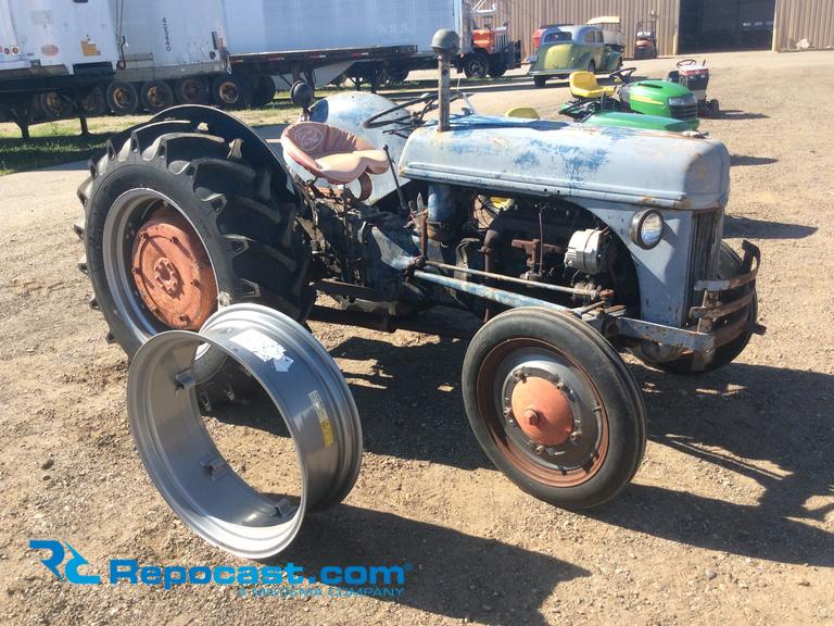 Repocast.com® | Ford 9N Tractor, 4 cylinder gas engine...