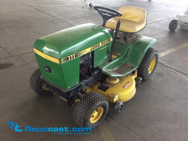 Repocast.com® | John Deere 111 Hydrostatic Lawn Tractor