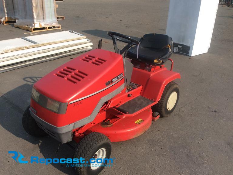 Repocast.com® | Snapper LT12D33 riding lawnmower