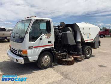 Repocast.com® | 2000 GMC W3500 Sweeper Truck...
