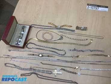 Repocast.com® | POLICE SEIZED various gold-and silver...