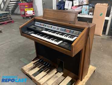 Repocast.com® | Lot of (1) Yamaha Electone Organ F-55,...