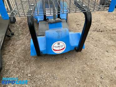 Repocast.com® | (2) motorized carts. Amigo mobility...