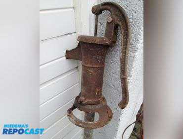 Repocast.com® | Metal Pitcher Pump. Vintage/cast iron....