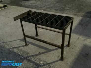 Repocast.com® | Industrial steel grate table