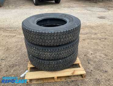 Repocast.com® | (3) Recap 11R22.5 Semi Tires