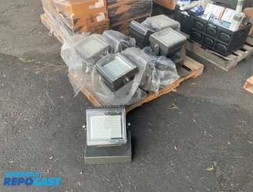 Repocast.com® | Lot of (8) Luxevo LED flood lights,...