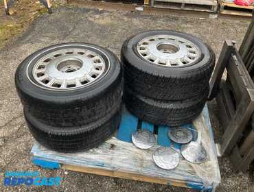 Repocast.com® | Lot of (4) size 225/60R16 tires on...