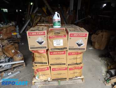 Repocast.com® | Pallet load of (144) gallon containers...