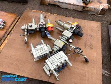 Repocast.com® | Lot of (4) industrial valve blocks