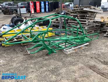 Repocast.com® | Lot of (1) green dune buggy metal...