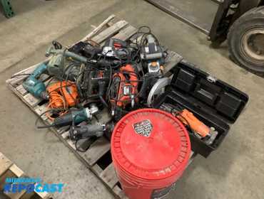 Repocast.com® | Skid lot of various oils including...