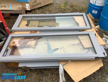 Repocast.com® | Steelcase glass cubicle made up of 5...