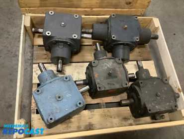 Repocast.com® | Lot of (5) Various 3 Way Gear Boxes