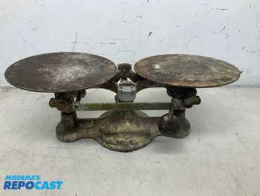 Repocast.com® | Vintage metal balance scale