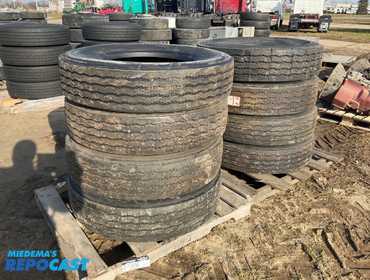 Repocast.com® | (8) Recap 11R22.5 Semi Tires, Goodyear...
