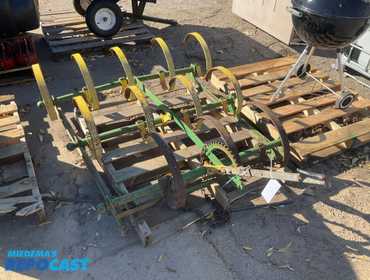 Repocast.com® | 3 row spring tooth drag, measuring 48”...