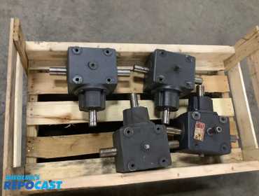 Repocast.com® | Lot of (4) Various 3 Way Gear Boxes