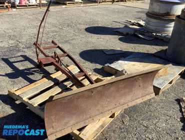 Repocast.com® | Lot of (1) Snow blade, blade measures...