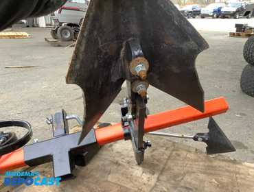 Repocast.com® | Skid lot of heavy hitch system tractor...