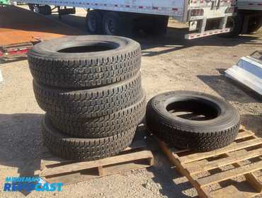 Repocast.com® | Lot of (4) recap 295/75R22.5 tires and...