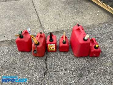Repocast.com® | Box of (6) Empty Gas Cans (1 Gal, 2...
