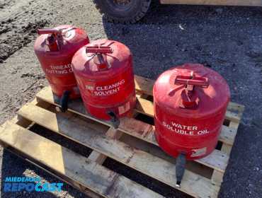 Repocast.com® | Lot of three oil/solvent can dispensers