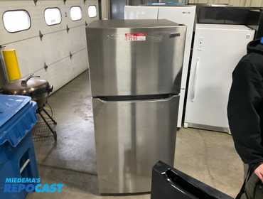 Repocast.com® | Lot of (1) Frigidaire Refrigerator,...