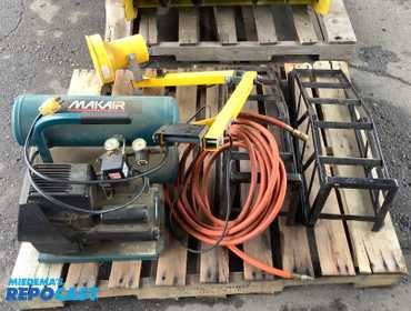 Repocast.com® | Lot with (1) air compressor, ramps,...