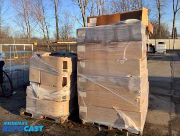 Repocast.com® | (2) Skids of New Pontoon Boat Seat...